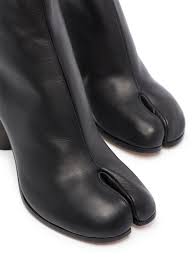 Toe to toe – An overview of The Tabi boot – CANDID EXPLORATIONs